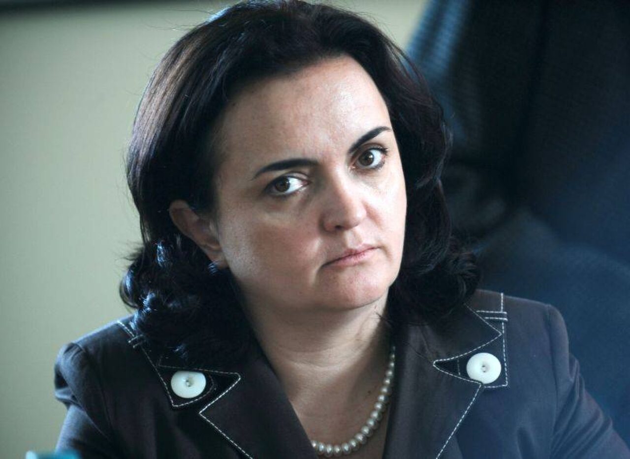 „De ce presa din România spune la unison același lucru?” – Narcisa ...